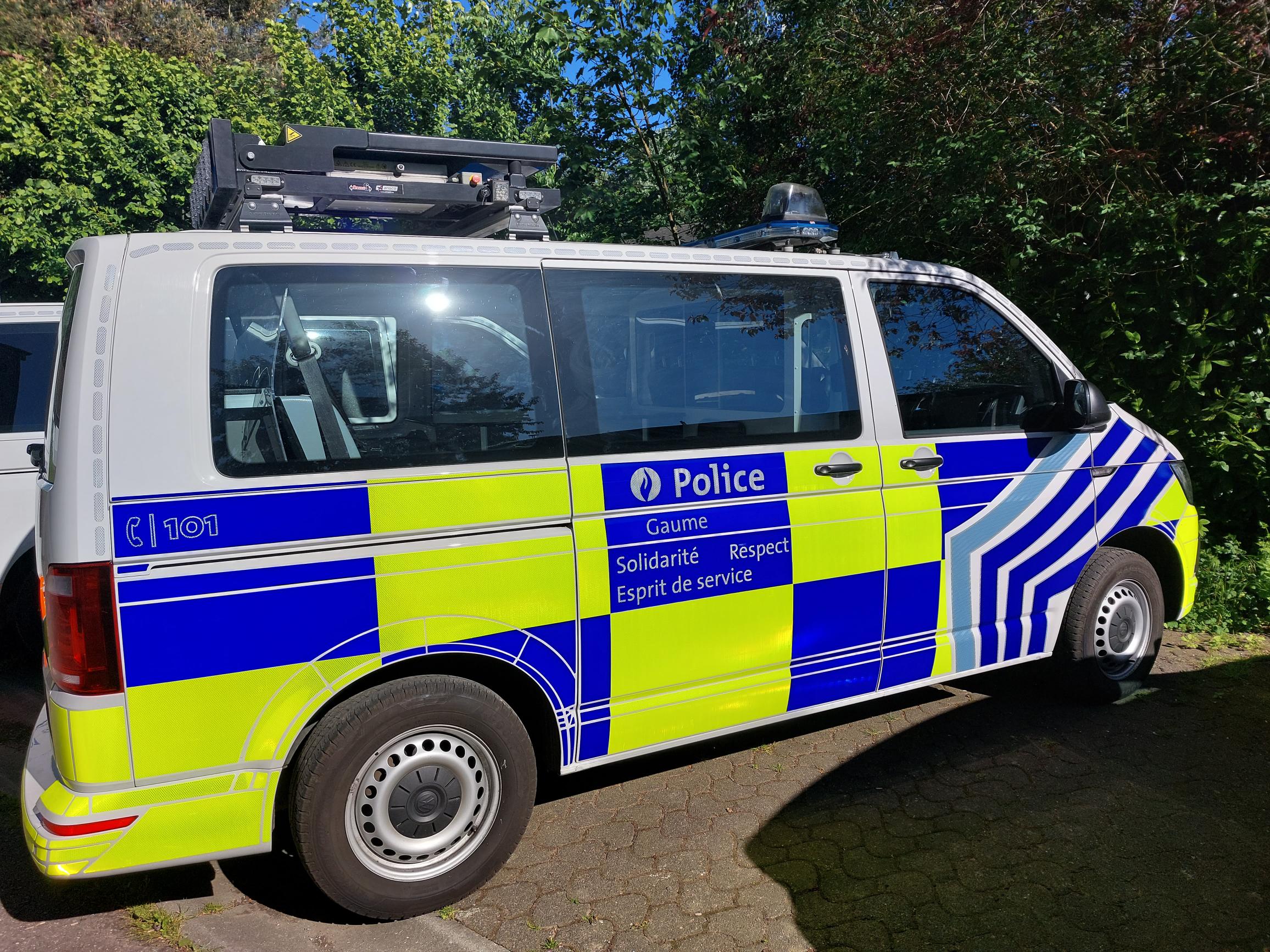 Des couleurs flash pour les nouveaux combis de la zone de police Gaume ...